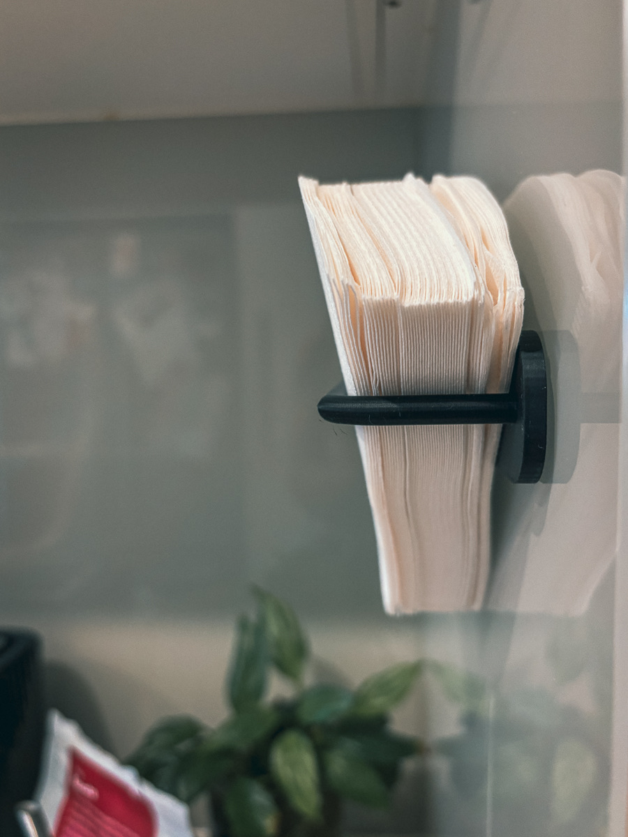 Minimal Filter Holder (compatible with V60 and Abaca) - Sample Coffee